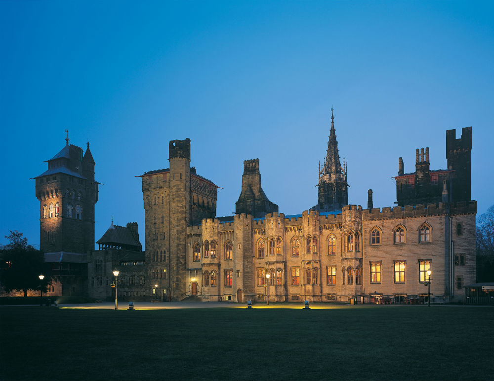 Traverse | Cardiff Castle Outside at night